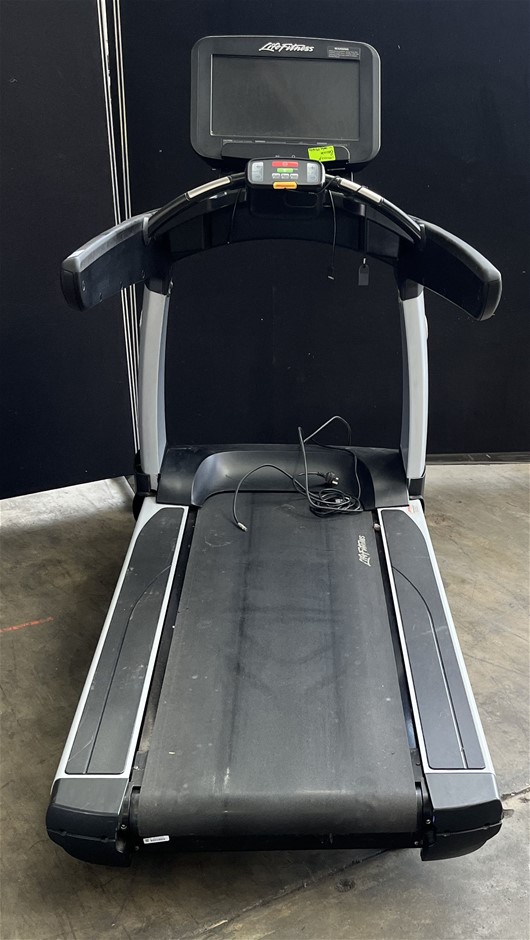 Life Fitness Flex Deck Shock Absorption System Commercial Treadmill ...