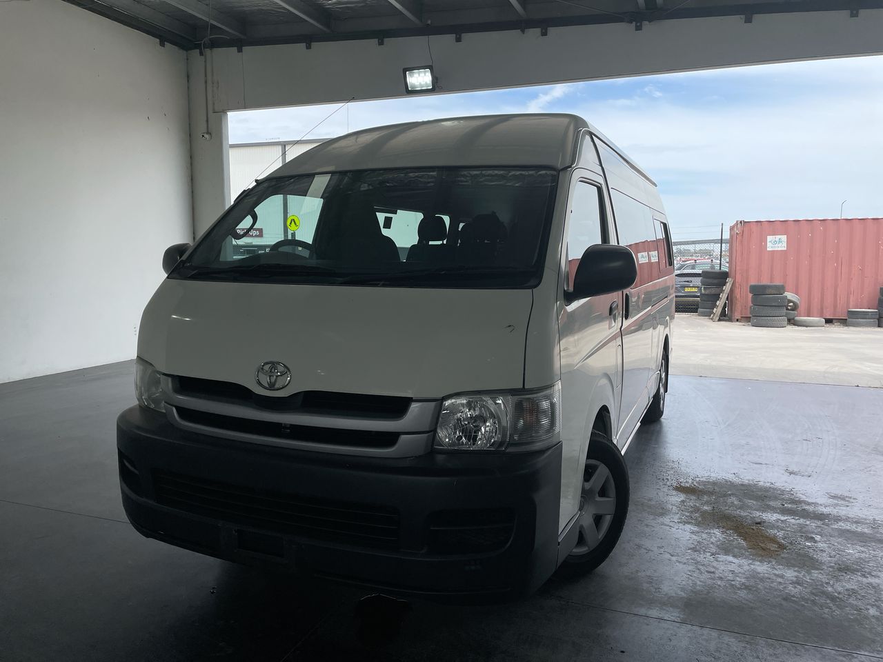 2009 Toyota HiAce Automatic 14 Seat Commuter Bus Auction (0001-20070001 ...