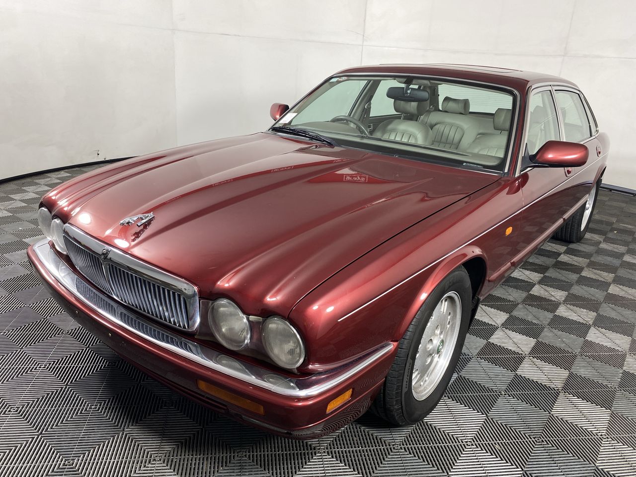 1996 Jaguar SOVEREIGN LWB X300 Automatic Sedan Auction (0001-50501052 ...