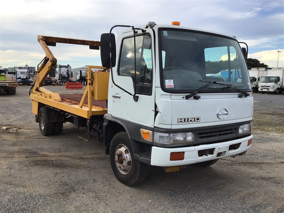 2000 Hino FC 4 x 2 Skip Bin Truck Auction (0001-50701182) | Grays Australia