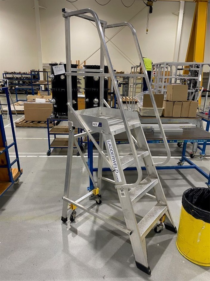 Bailey Ladderweld Platform Ladder Model: FS10864 Auction (1163-3024855 ...