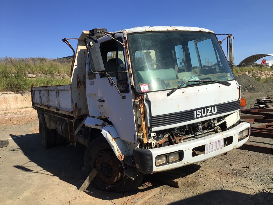 Isuzu 900 4 x 2 Tipper Truck Auction (0004-7043283) | Grays Australia
