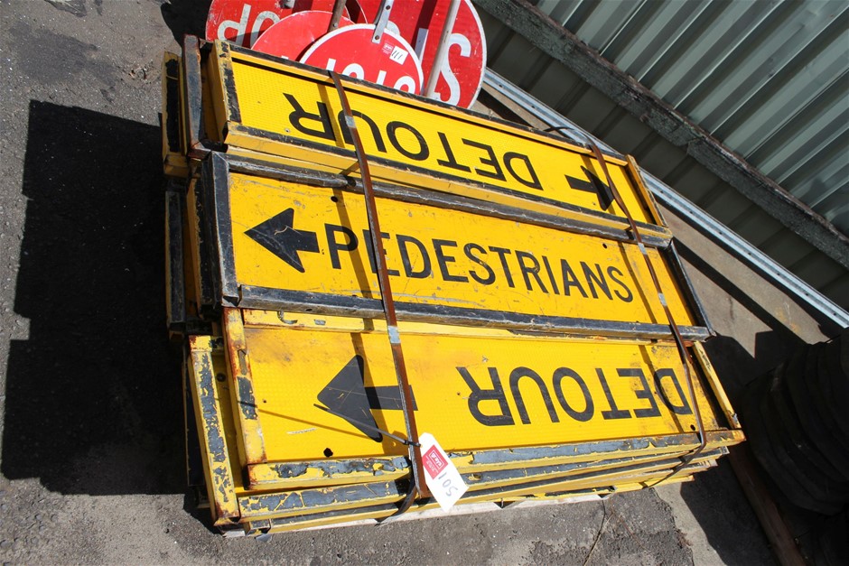 Quantity Assorted Safety Signage Panels Auction (0105-5051822) | Grays ...
