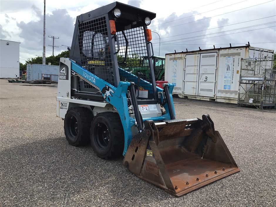 Toyota Huski Skid Steer Loader (Wheeled) Auction (0013-7044114) | Grays ...