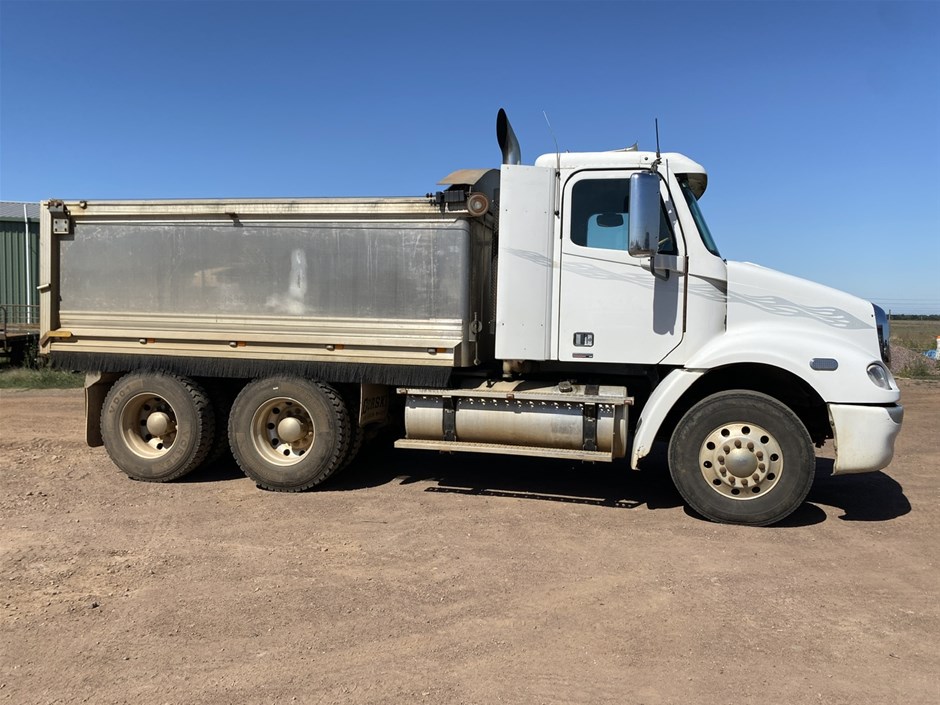 2005 Freightliner Columbia FLX 6 x 4 Tipper Truck Auction (0002-3025102 ...