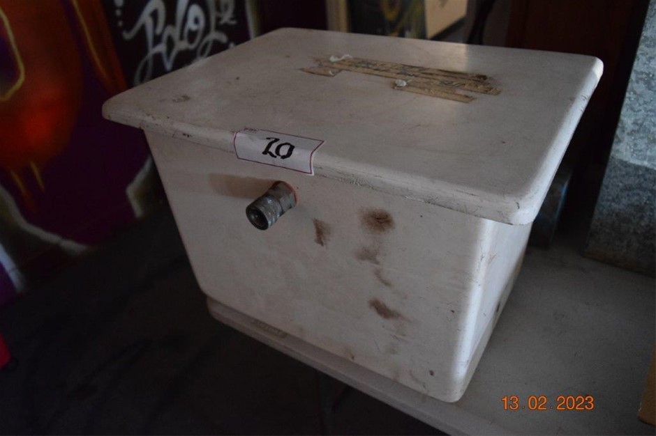 "Temprite" Beer Cooler with Tap and Keg Connection Auction (0020 ...