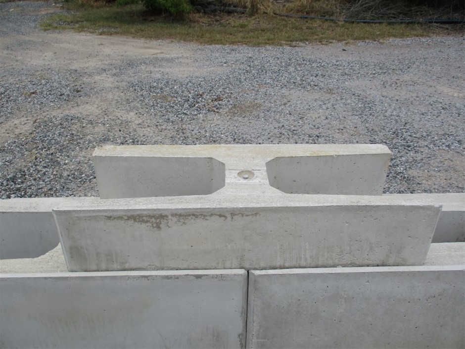 20 x Retaining Wall Precast ½ H Block Auction (0135-7043563) | Grays ...