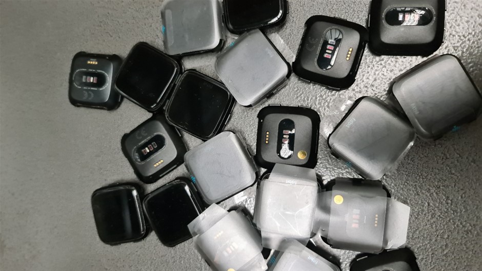 Bundle of 43 x Fitbit Versa 1st Gen Smart Watch Black Auction ...