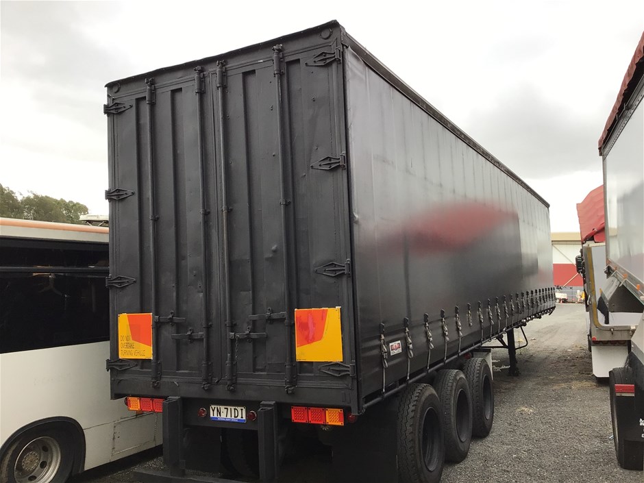 1985 Freighter ST3–22 Pallet Curtainsider Semi-Trailer