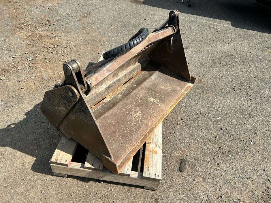 2013 Tink’s Equipment 4 in 1 Bucket Auction (0033-3025099) | Grays ...