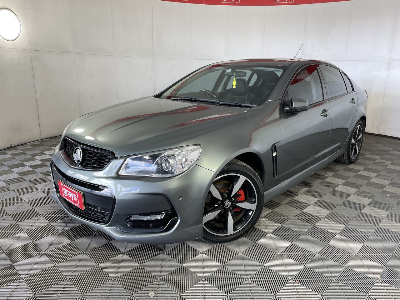 2015 Holden Commodore SV6 VF Manual Sedan Auction (0001-10331891 ...