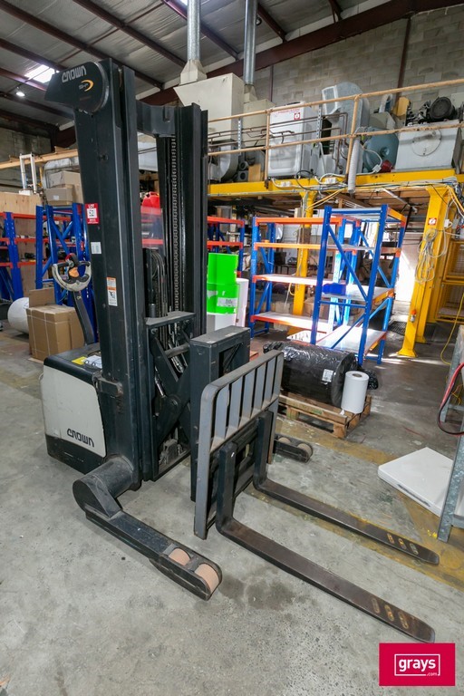 Crown SHR 5500 Series High Lift Walkie Stacker Auction (0052-5051755 ...