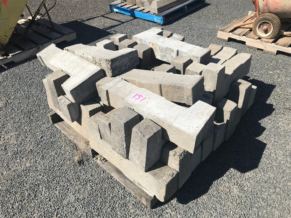 1 x Pallet of Assorted Cement Edging Auction (0035-3025380) | Grays ...