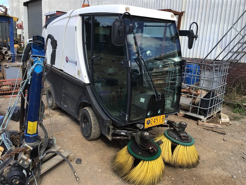 2006 Madvac CN100 Compact Footpath Sweeper Auction (0052-3025683 ...