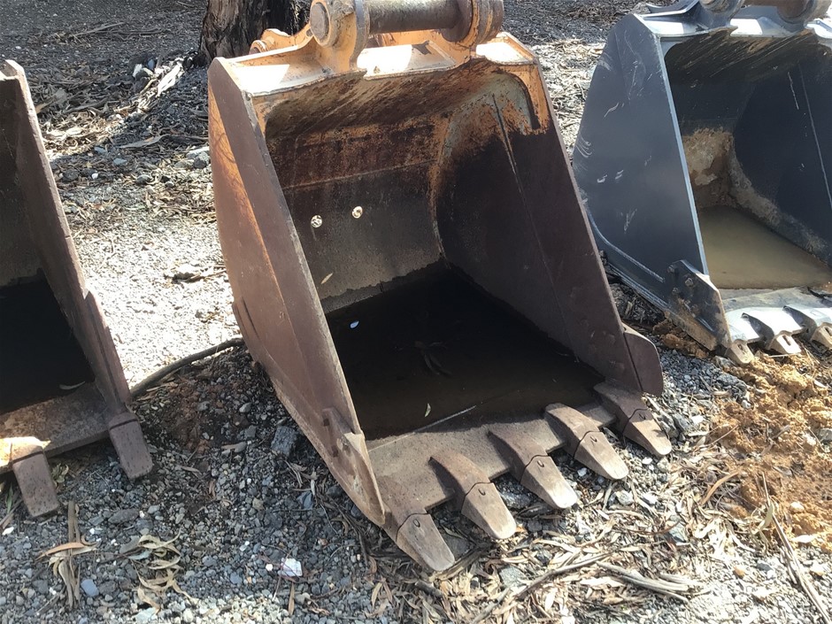 GP Bucket Auction (0038-3025019) | Grays Australia