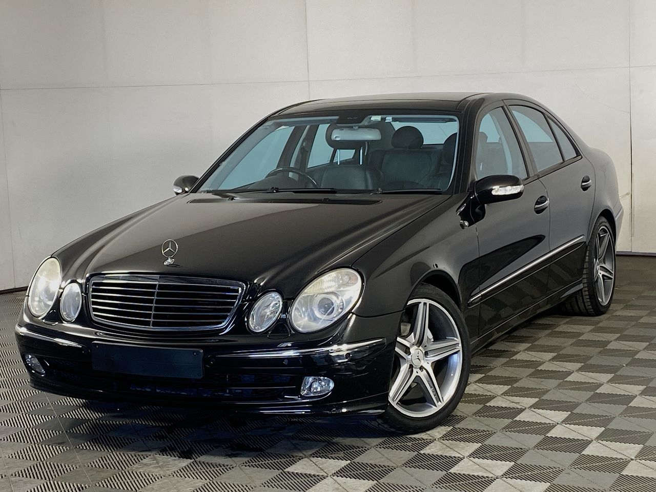 2004 Mercedes Benz E320 Elegance W211 Automatic Sedan Auction (0001 ...