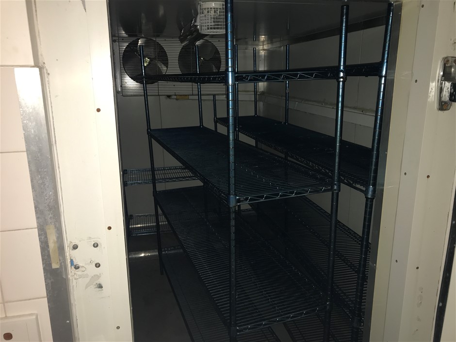 2 x Freestanding Shelve Units with 4 Shelves Auction (0641-3025500 ...