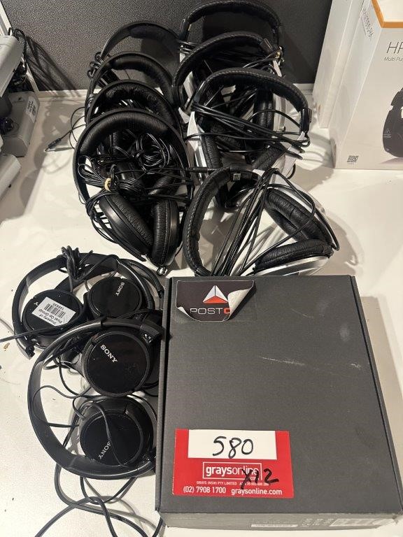 Approx. 12 x Various Branded Headphones Auction (0580-5052701) | Grays ...
