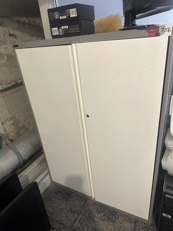 2 x SCHIAVELLO 2 door metal cabinets Auction (0756-5052703) | Grays ...