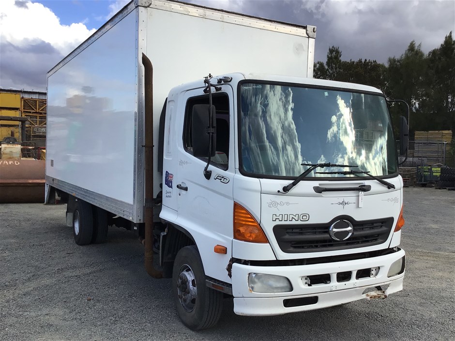 Unreserved 2003 Hino FD1J 4x2 Pantech Truck (with Tail Lift)