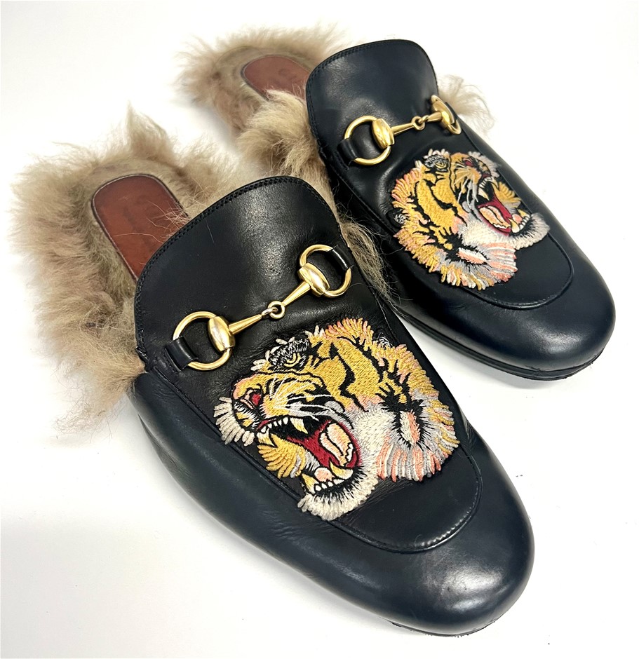 Gucci Princetown Black Tiger Embroidered Leather Fur Lined Horsebit ...