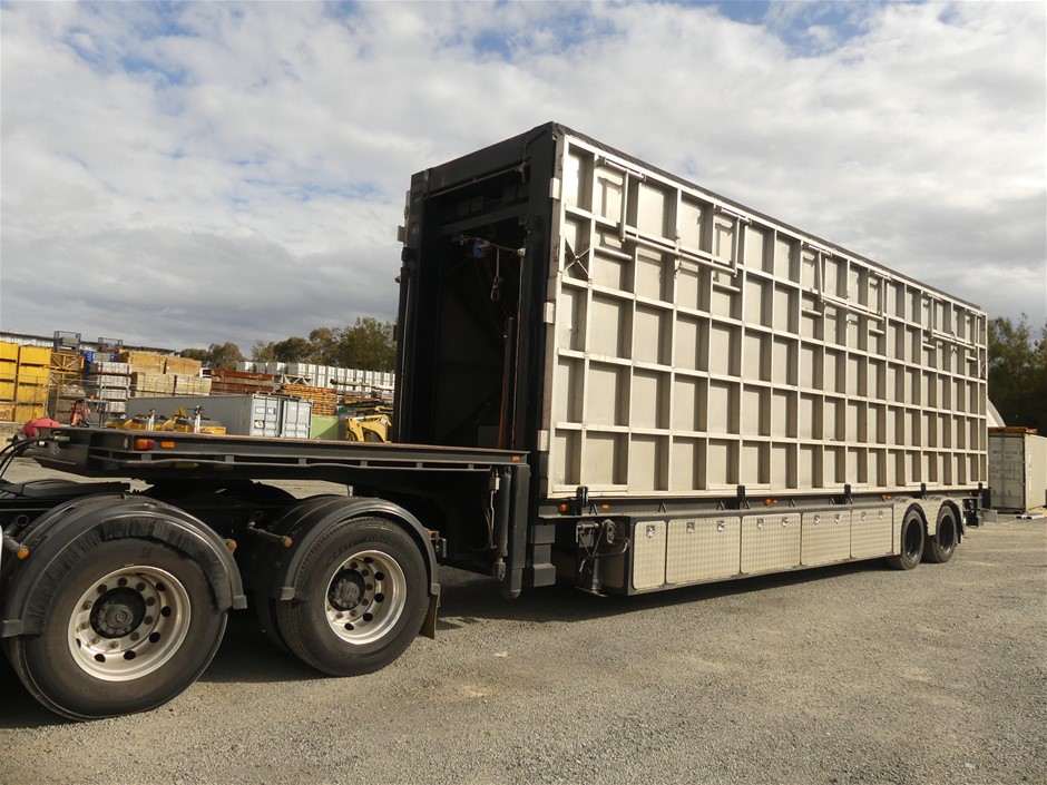 2000 GIL Machinery 7032 LV Tandem Promotional Trailer Auction (0001 ...