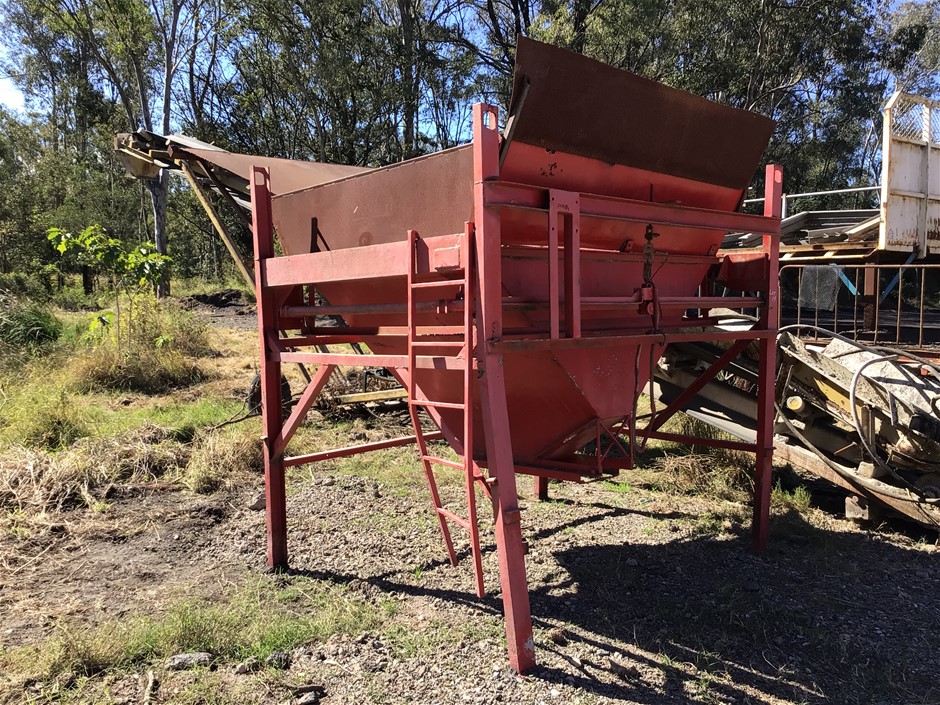 Free Standing Screen Hopper Auction (0019-7045098) | Grays Australia