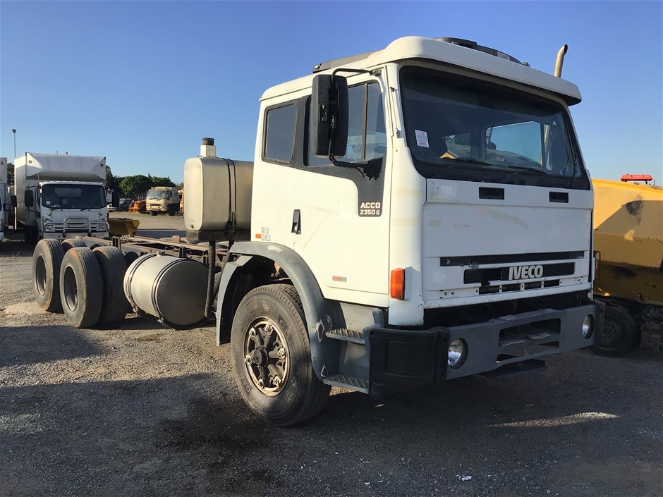 Dual Steer 2002 IVECO ACCO 6 x 4 Cab Chassis Truck Auction (0240 ...