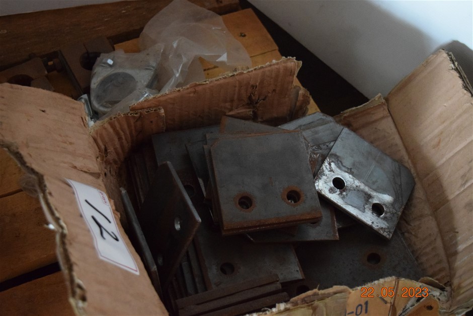 Lot of 50 Black Steel Two Hole Base Plates Auction (0012-9041797 ...