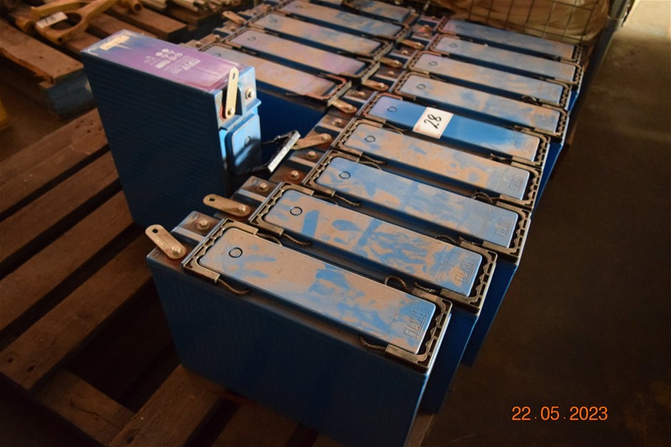 Lot of 15 "Monolite" Lead Acid Batteries Auction (0028-9041797) | Grays ...