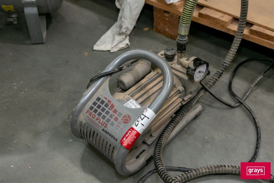 Becker VT4.8 Portable Air Compressor Auction (0044-5052740) | Grays ...