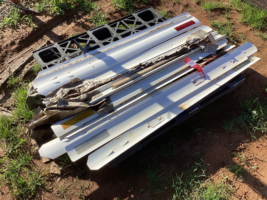 Delnorth Flexible Road Side Guide Posts, Qty of Auction (0128-3025756 ...