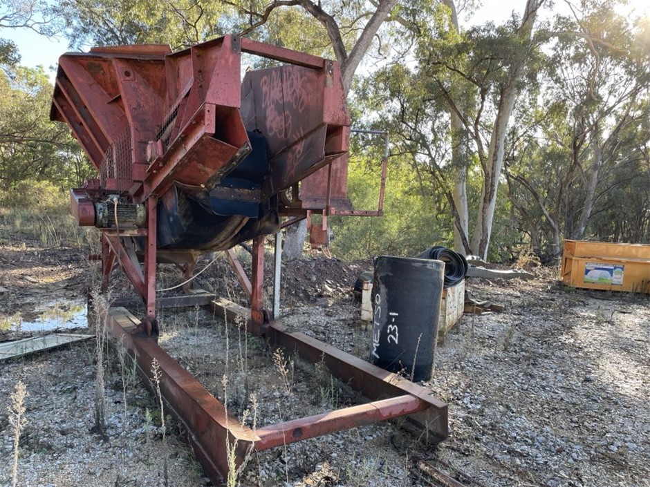 Feeder Hopper Auction (0039-5052882) | Grays Australia
