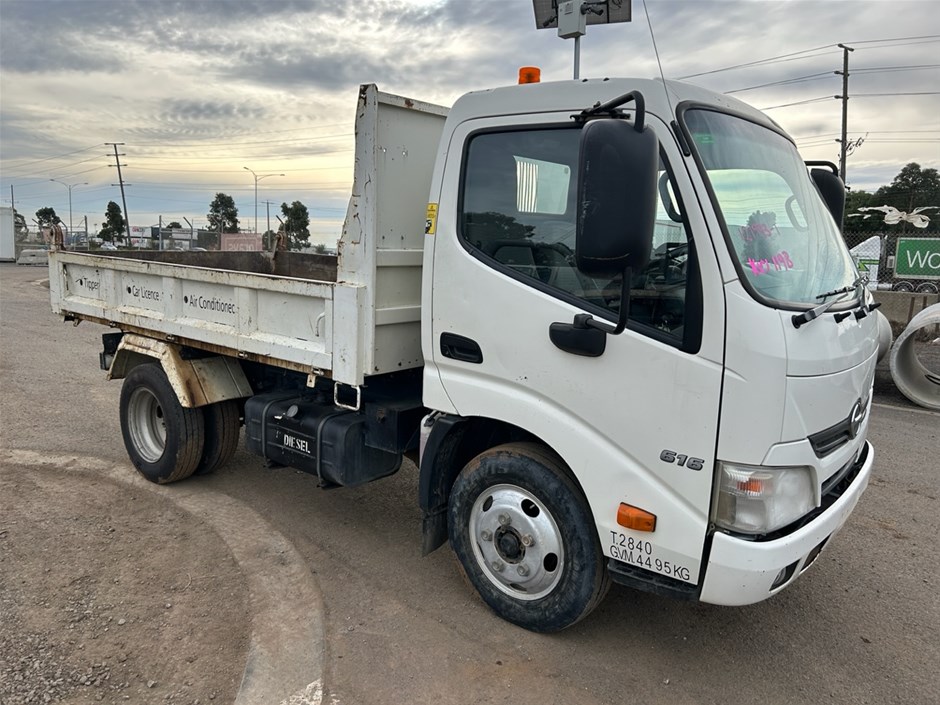 2013 Hino 300 (4 x 2) Tipper Truck Auction (0001-3026382) | Grays Australia