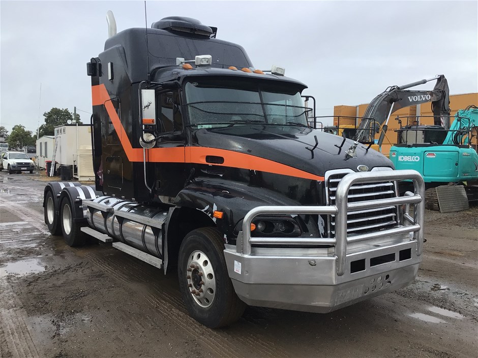 Unreserved 2002 Mack CX Vision 6 x 4 Prime Mover Truck