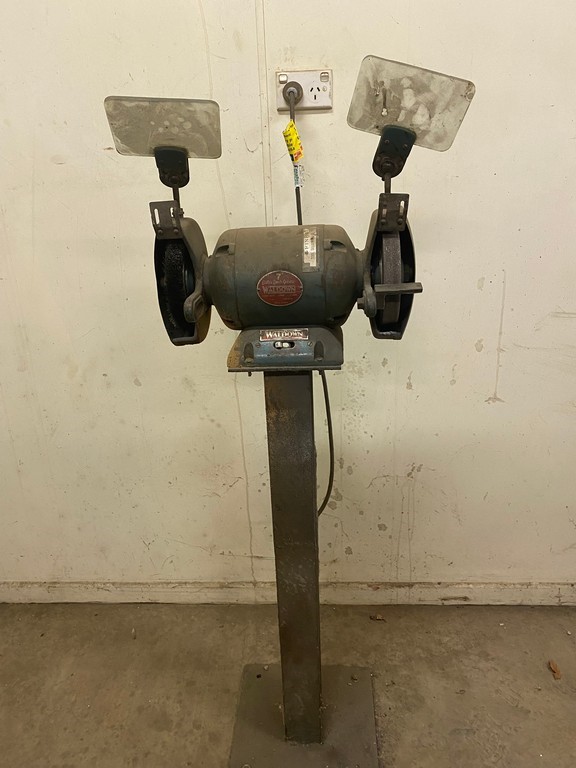 Waldown 7 inch bench grinder on stand Auction (0085-5053205) | Grays ...