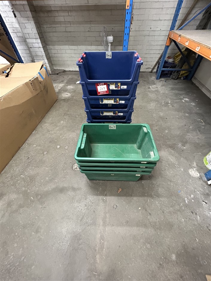 10 x Assorted Plastic Stacking Tubs Auction (0217-5053265) | Grays ...