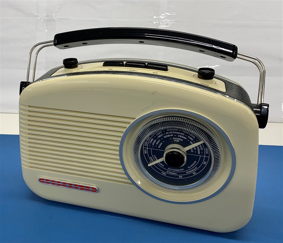 1x Flea Market FM/AM Radio with bluetooth -- Model NO: FMBTRETROCR2 ...