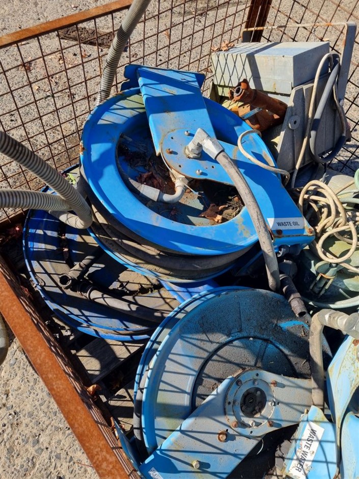 Assorted Fluid Retractable Hose Reels And Paint Pressure Pots Auction ...