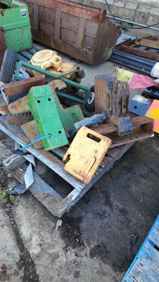 Associated Tractor Weights on Pallet Auction (0076-5053313) | Grays ...