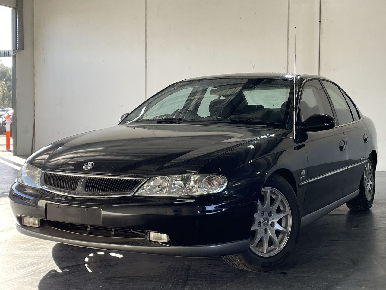 2001 Holden Calais VX Automatic Sedan Auction (0001-20083924) | Grays ...