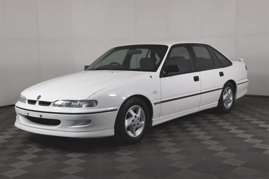 19941994 Holden VR Commodore Executive (Factory V8) Sedan