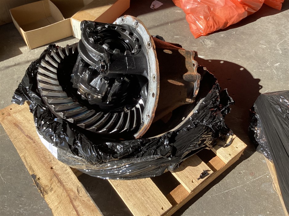 Mitsubishi Fuso Fk617 Rear Diff Centre Auction (0021-8017570) | Grays ...