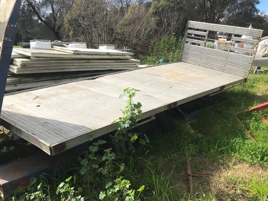 1x Aluminium Tray Body with Head Board Auction (0015-3026117) | Grays ...