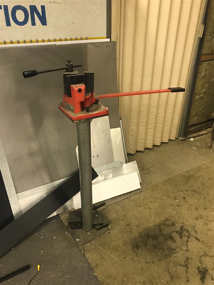1x Universal Bender and Steel Stand Auction (0014-3026371) | Grays ...