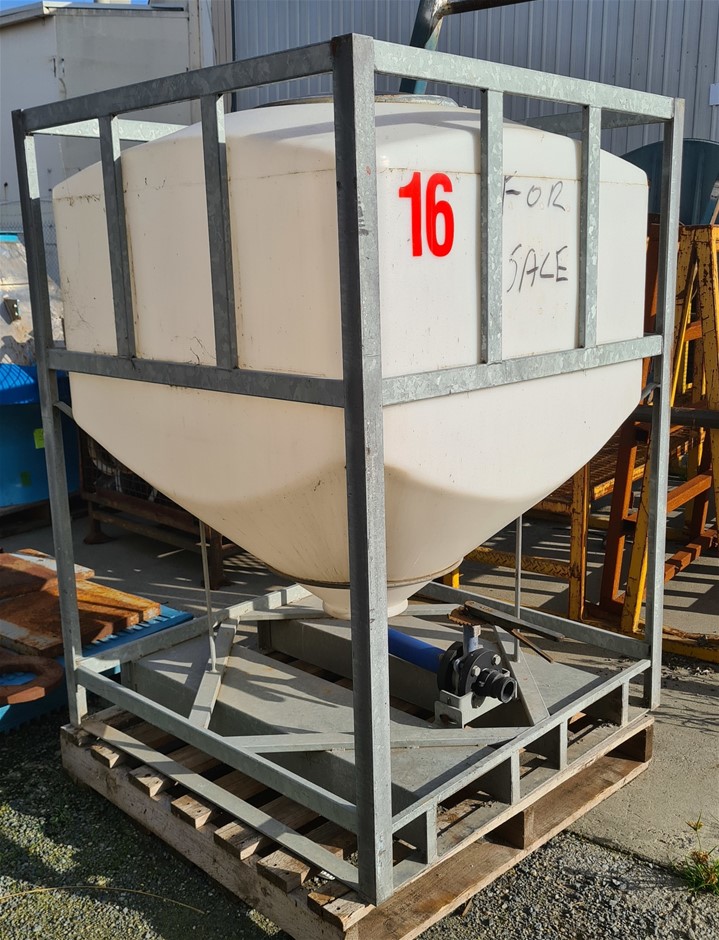 Liquid Stillage, white 1.17m W x 1.17m L x 1.2m H Auction (0005-3026493 ...