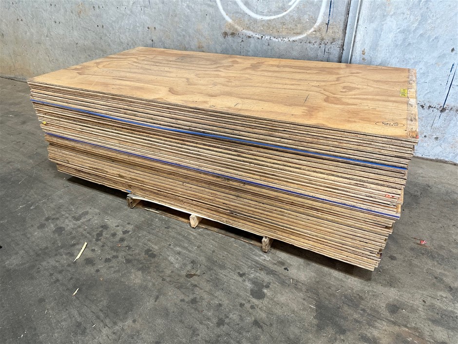 Packs of 30 - 2400x1200x25mm plywood blue tongue timber Auction (0014 ...