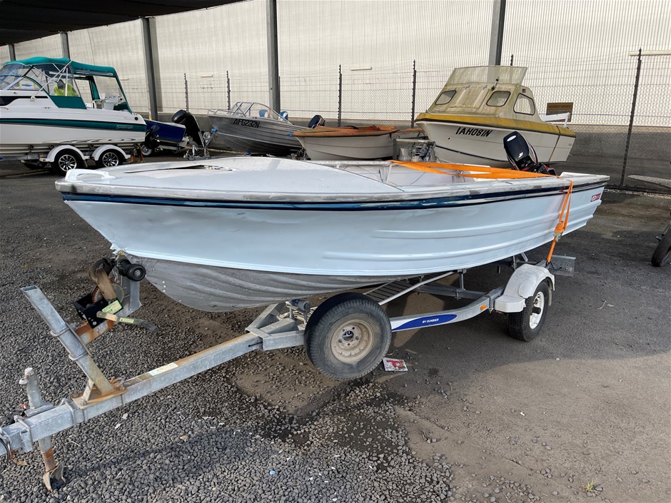 QUINTREX FISHABOUT BOAT- NO RESERVE Auction (0001-10081628) | Grays ...