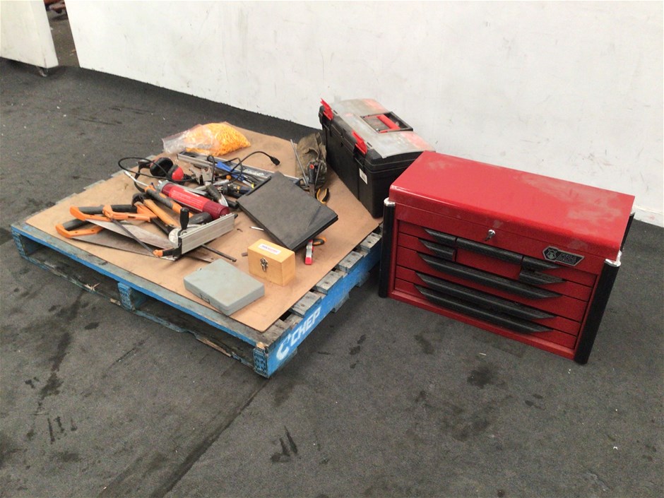 Full Boar Toolbox with qty hand tools Auction (0010-7047369) | Grays ...