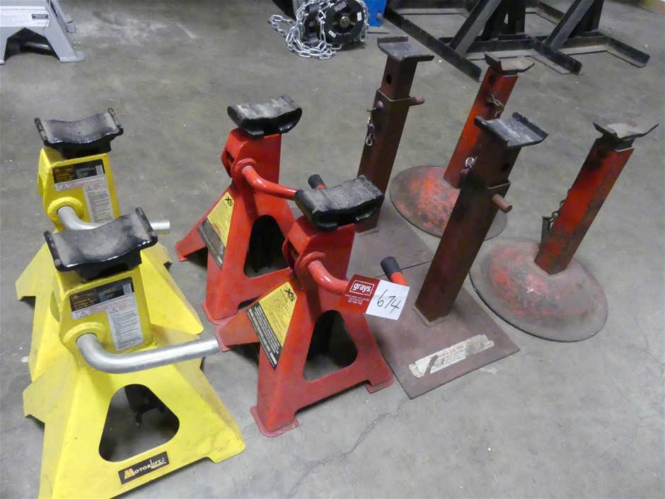 Car stands Auction (0674-5053997) | Grays Australia